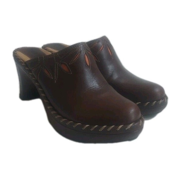 Frye | Shoes | Ladies Frye 715 Charlotte Flower Brown Leather Mule Clog ...